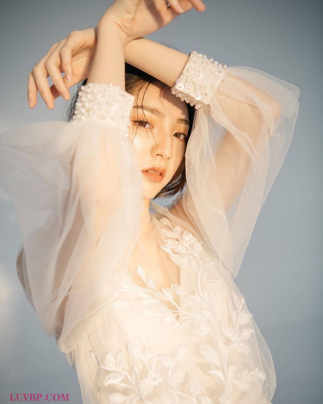 TWZP - 模特小姐姐私拍成为摄影师手淫对象